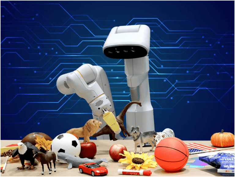 又一武器出籠！Google DeepMind發布RT-2讓機器人更聰明｜專家論點【Howie Su】