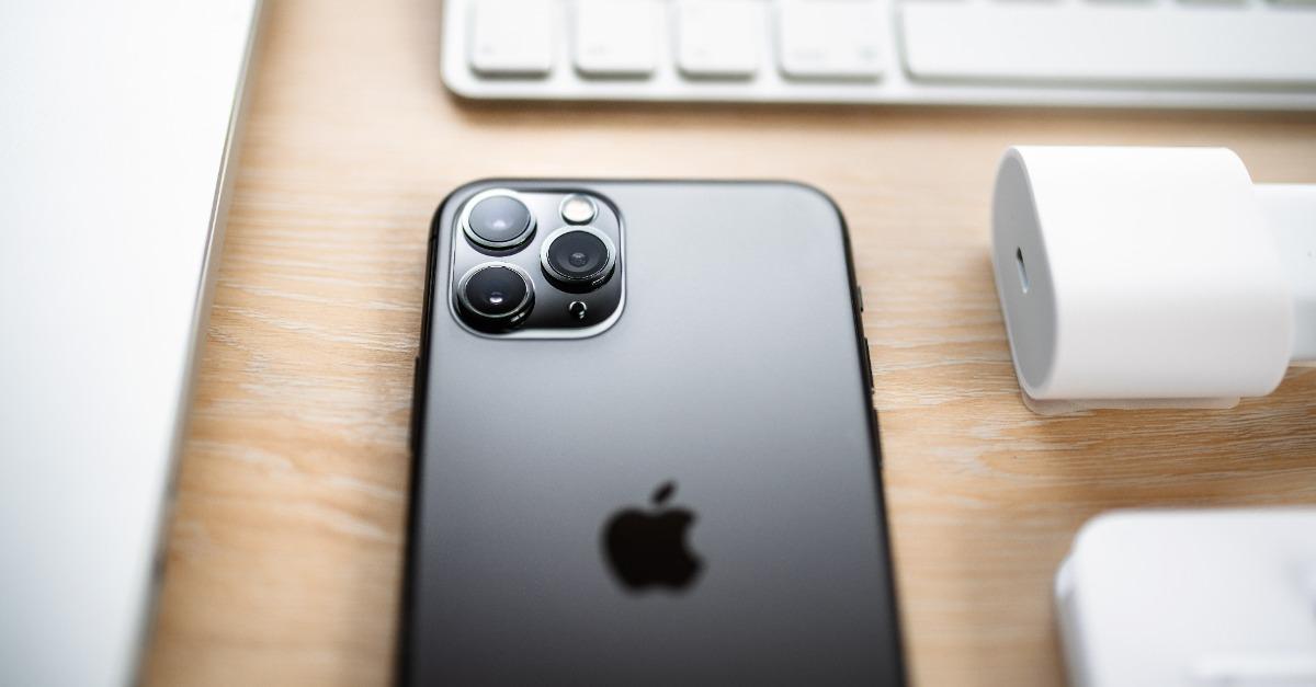 下一個Galaxy Note 7？ iPhone Pro熱到電池膨脹機身變形