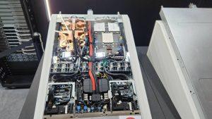 迎AI革命！GB200登鴻海科技日 劉揚偉：首家出貨輝達超級晶片